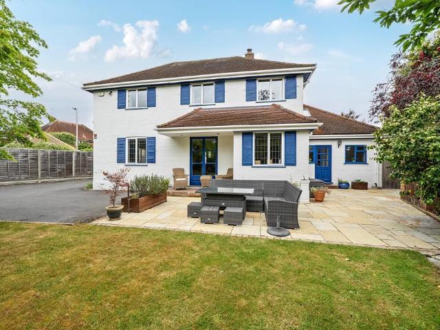 5 bedroom detached house for sale