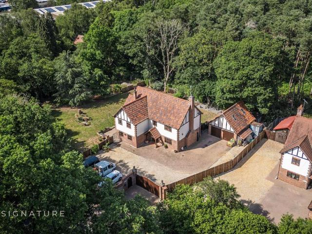 5 bedroom detached house for sale