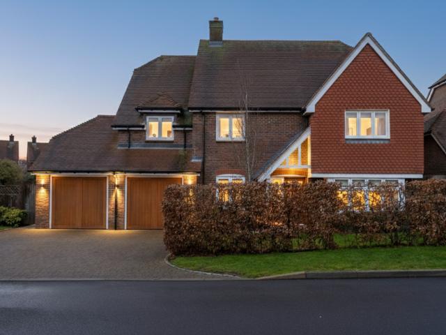 5 bedroom detached house for sale