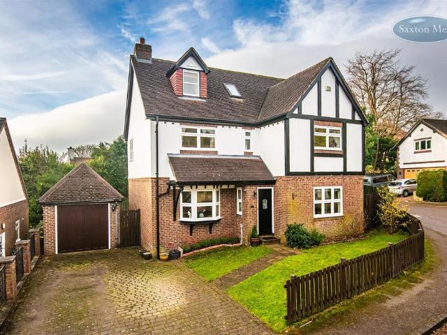 5 bedroom detached house for sale