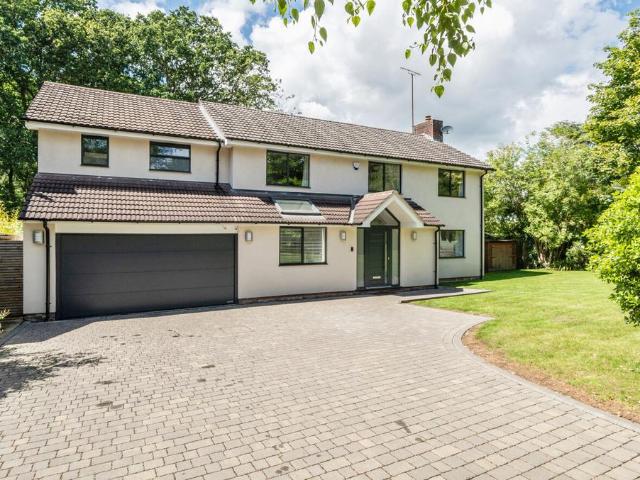 5 bedroom detached house for sale