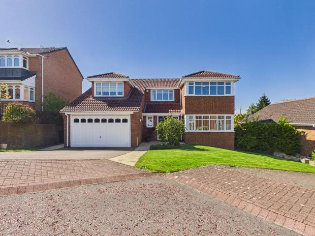 5 bedroom detached house for sale