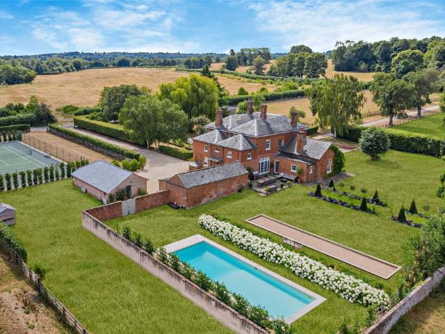 5 bedroom detached house for sale
