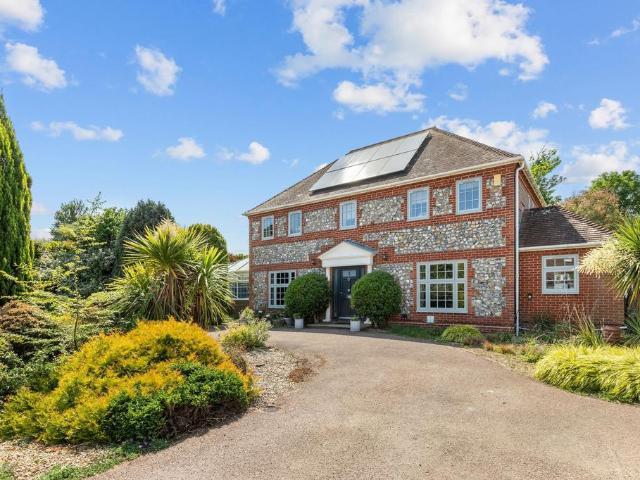 5 bedroom detached house for sale