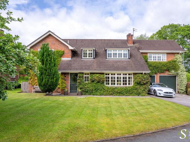 5 bedroom detached house for sale