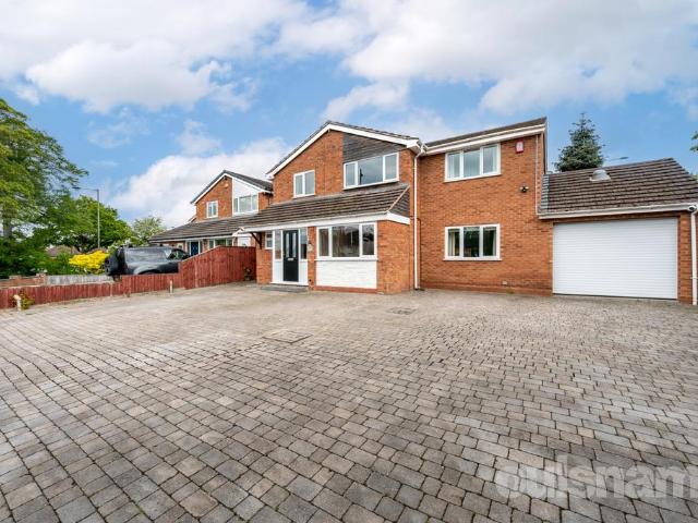 5 bedroom detached house for sale