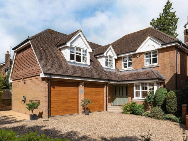 5 bedroom detached house for sale