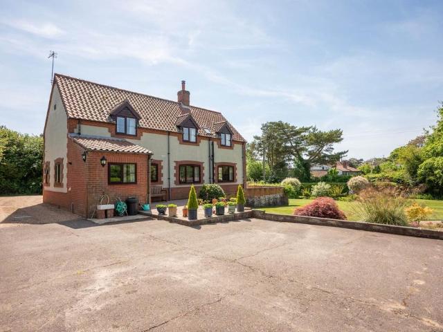 5 bedroom detached house for sale