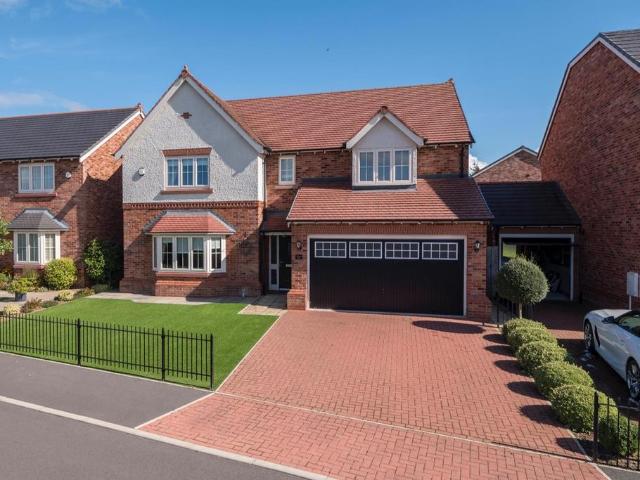 5 bedroom detached house for sale