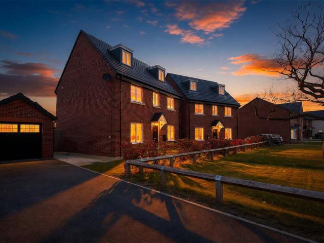 5 bedroom detached house for sale