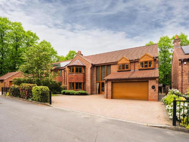 5 bedroom detached house for sale
