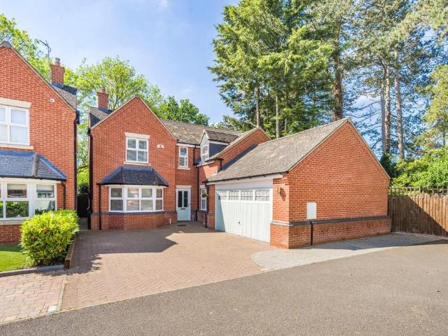 5 bedroom detached house for sale