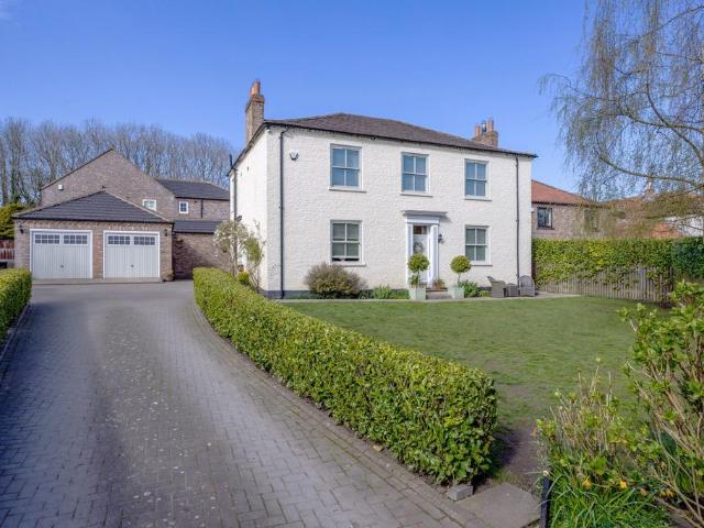 5 bedroom detached house for sale