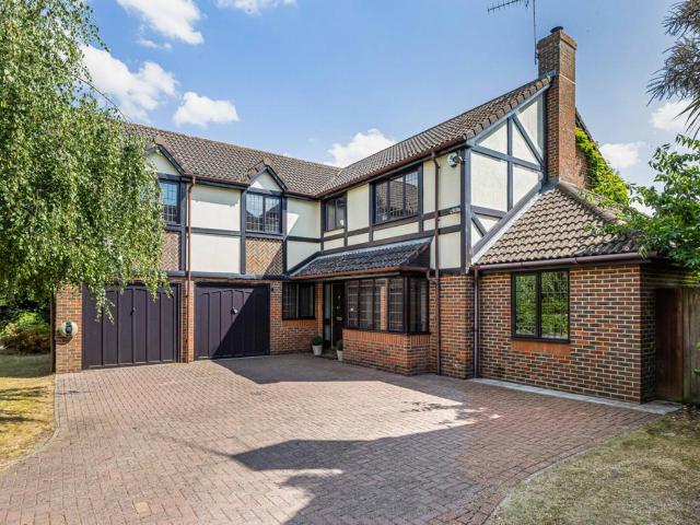 5 bedroom detached house for sale