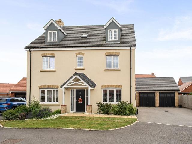 5 bedroom detached house for sale