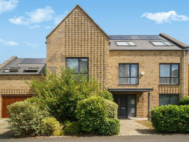 5 bedroom detached house for sale