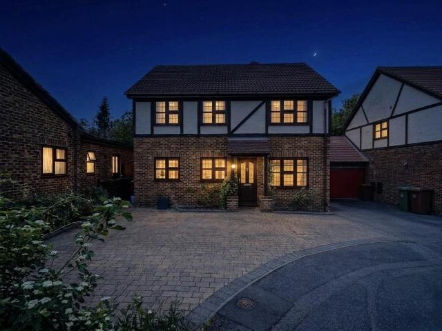 5 bedroom detached house for sale