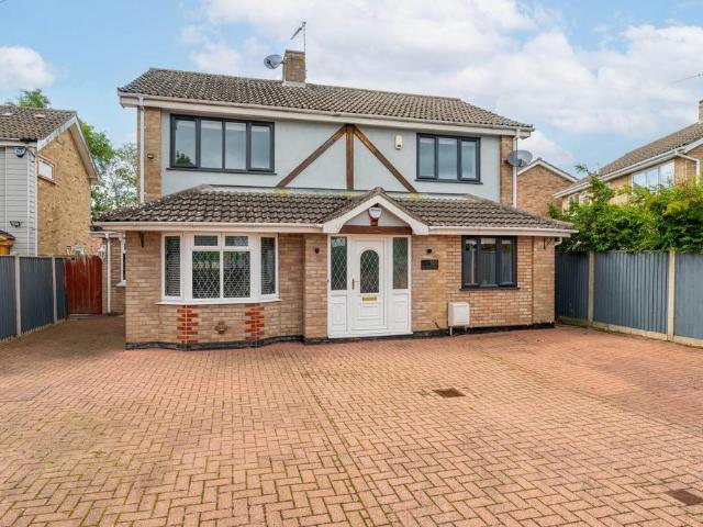 5 bedroom detached house for sale