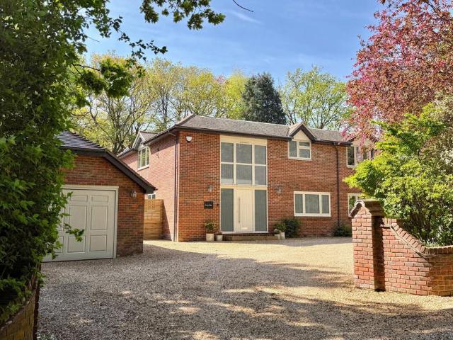 5 bedroom detached house for sale