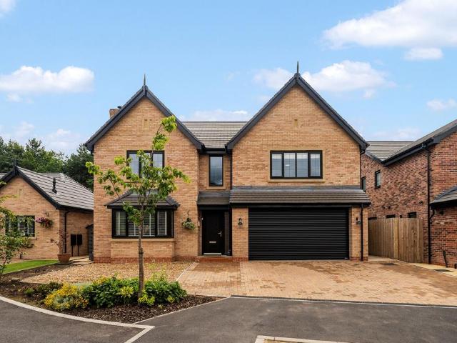 5 bedroom detached house for sale
