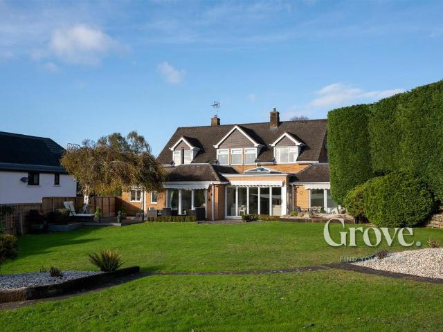 5 bedroom detached house for sale