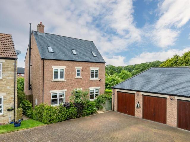5 bedroom detached house for sale