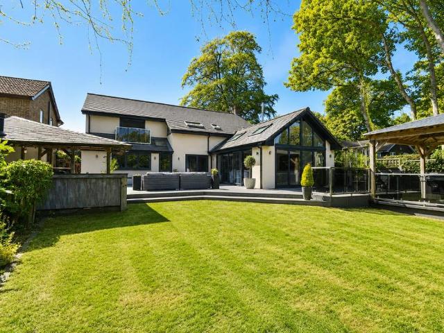 5 bedroom detached house for sale