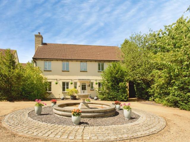 5 bedroom detached house for sale