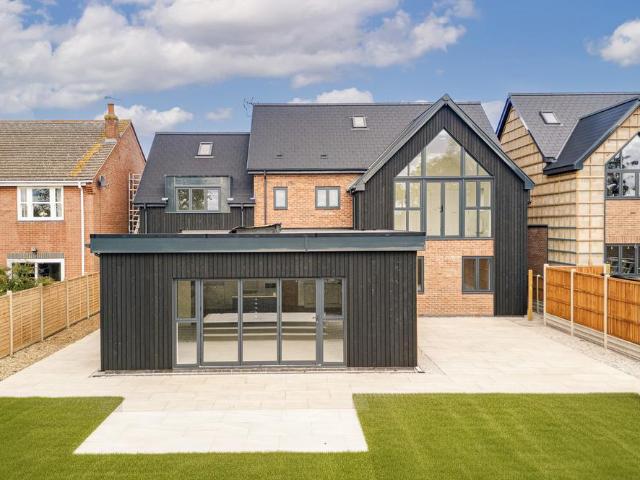 5 bedroom detached house for sale