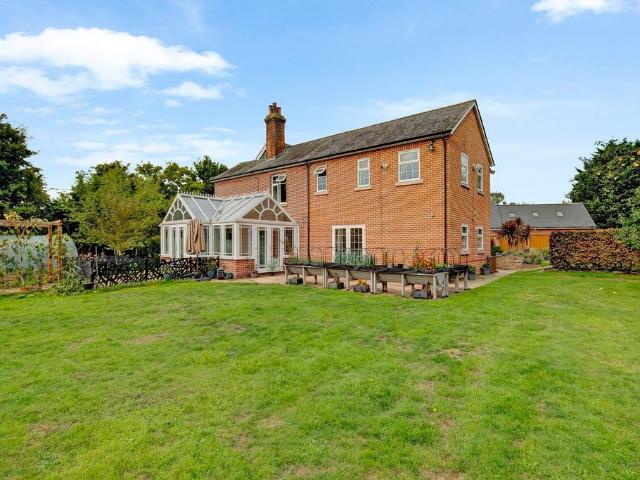 5 bedroom detached house for sale