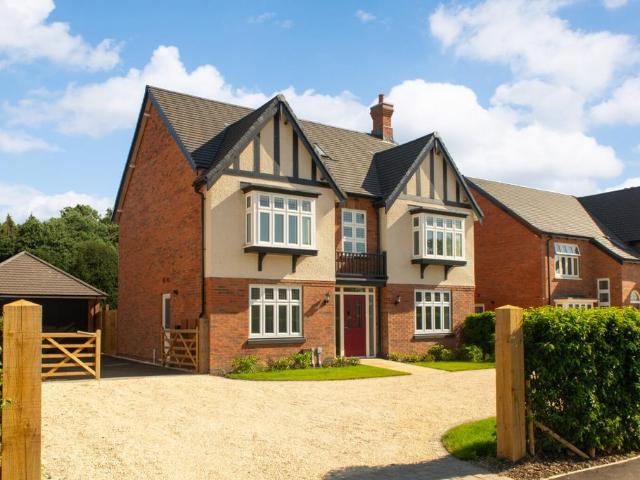 5 bedroom detached house for sale