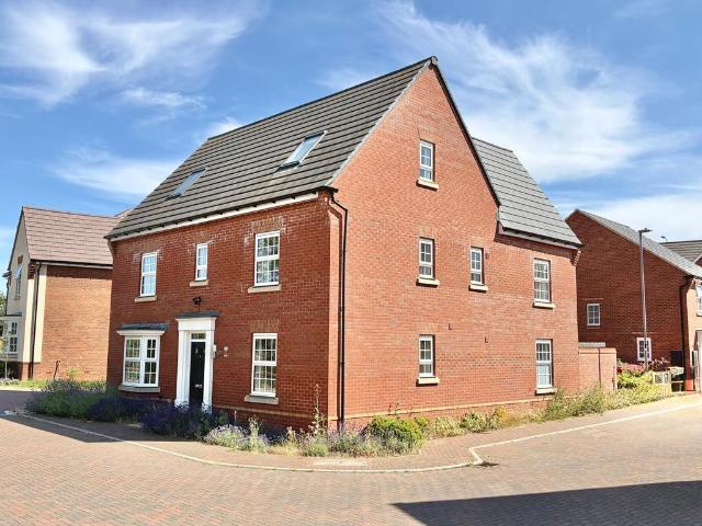 5 bedroom detached house for sale