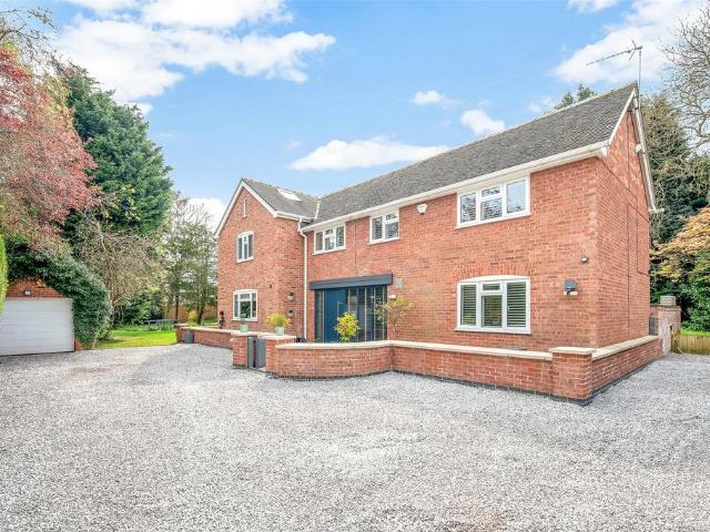 5 bedroom detached house for sale