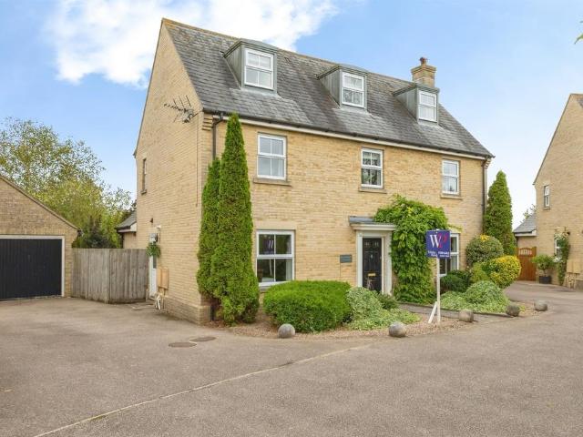 5 bedroom detached house for sale
