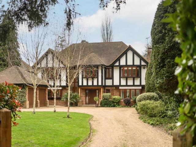 5 bedroom detached house for sale
