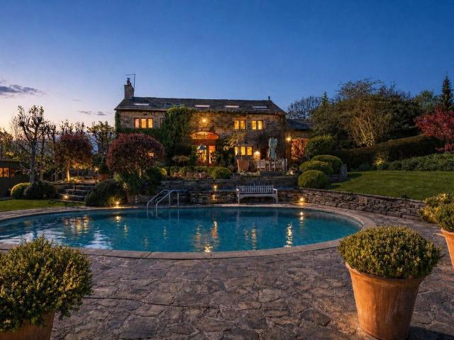 5 bedroom detached house for sale