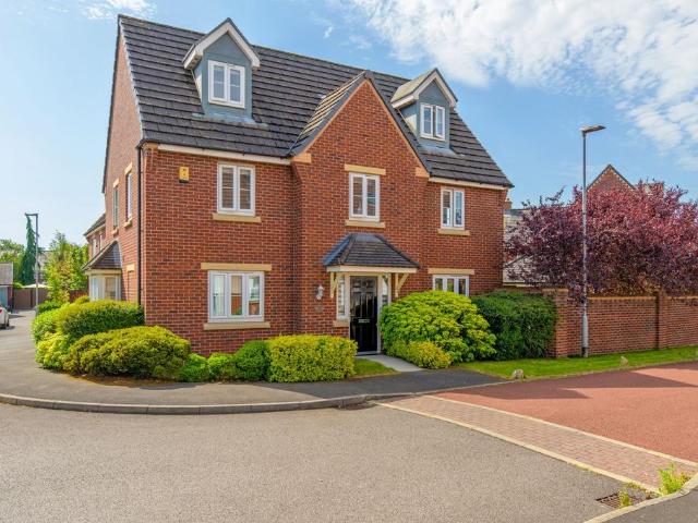 5 bedroom detached house for sale