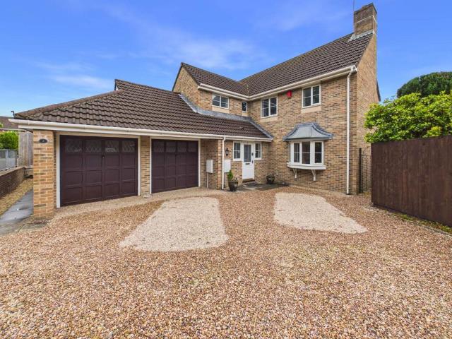 5 bedroom detached house for sale