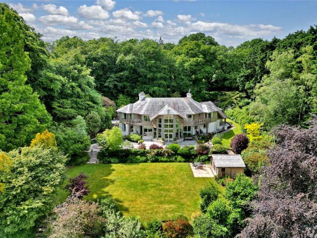 5 bedroom detached house for sale