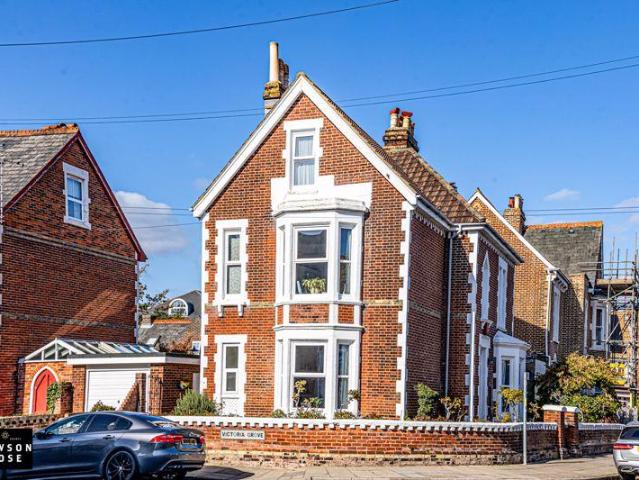 5 bedroom detached house for sale