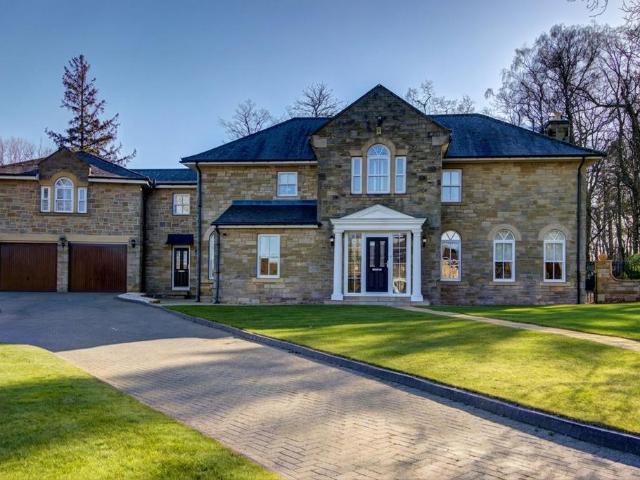 5 bedroom detached house for sale