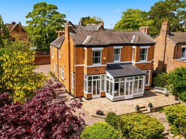 5 bedroom detached house for sale