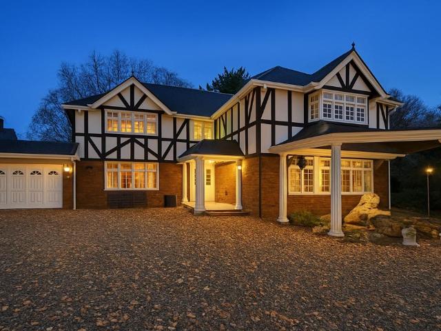 5 bedroom detached house for sale