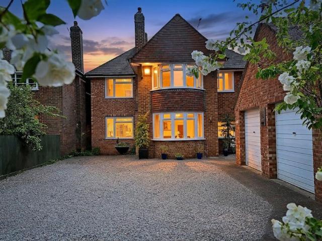 5 bedroom detached house for sale