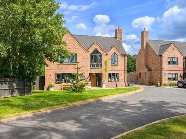 5 bedroom detached house for sale