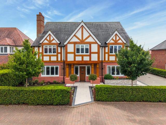 5 bedroom detached house for sale