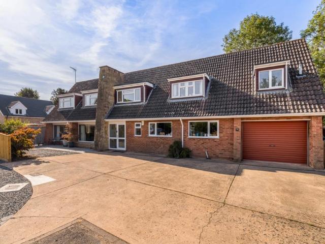 5 bedroom detached house for sale