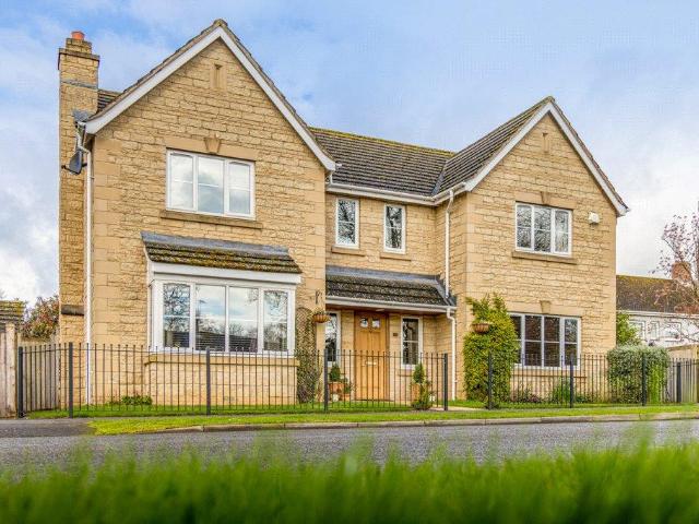 5 bedroom detached house for sale