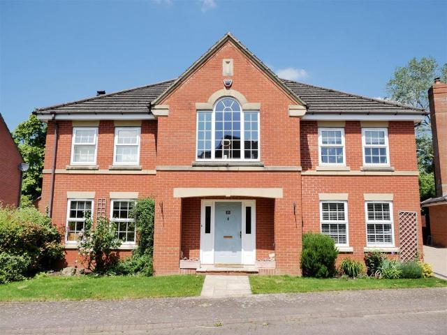 5 bedroom detached house for sale
