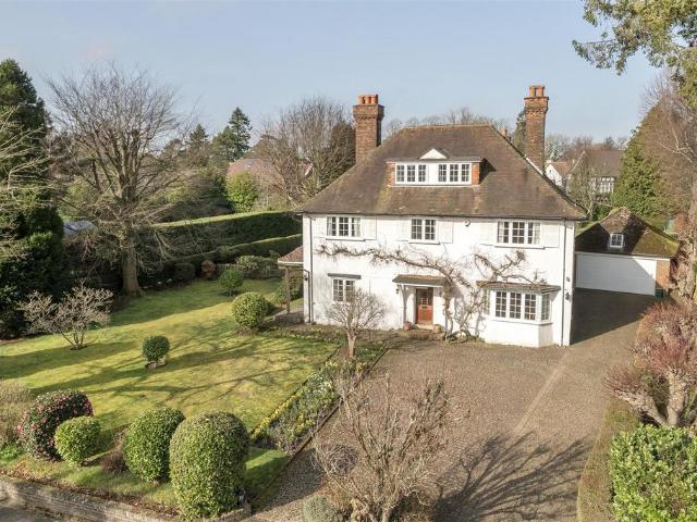 5 bedroom detached house for sale